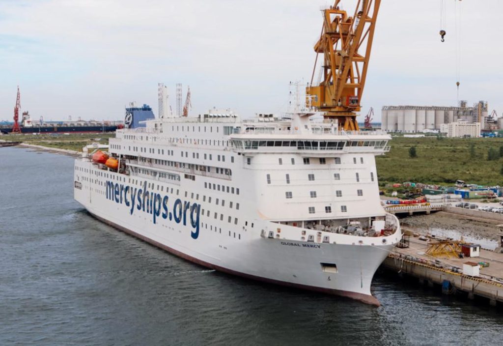 Mercy Ships double sa flotte avec un nouveau navire-hôpital ...